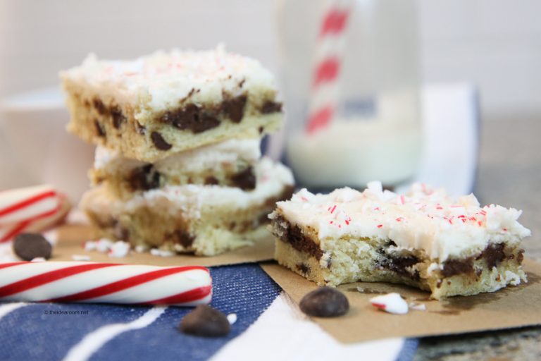 Peppermint Chocolate Chip Sugar Cookie Bars Recipe